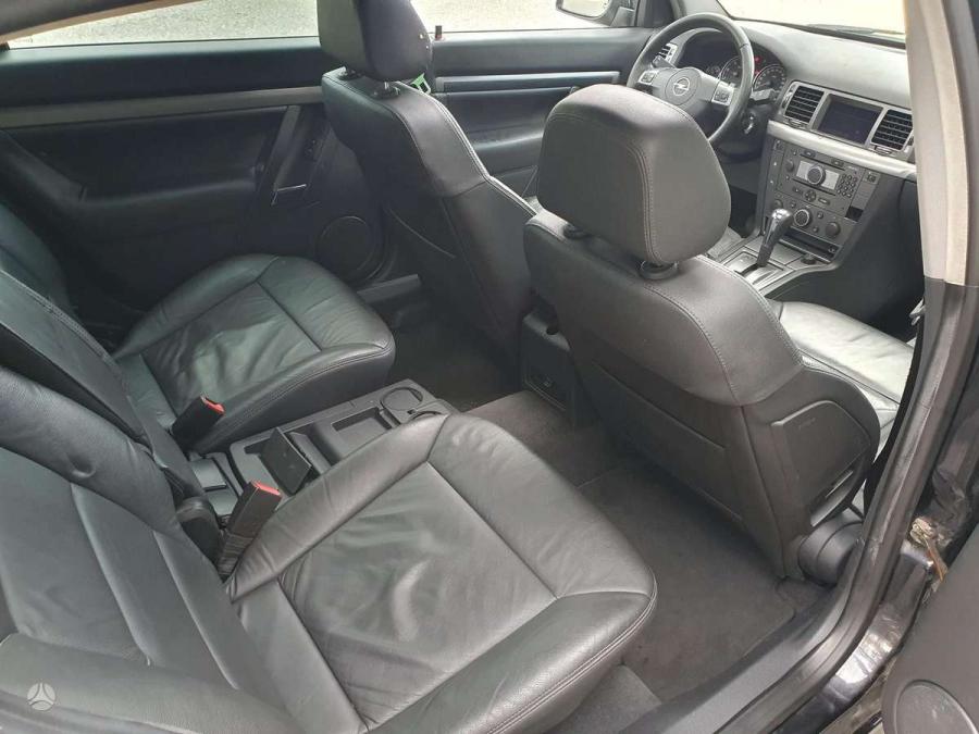 Black Opel Signum 2008 in Vilkaviskis, with an engine capacity of 1.91 L and mileage of 400 thousand km for 850 €, photo 10 on AUTOMOTO.COM.LV
