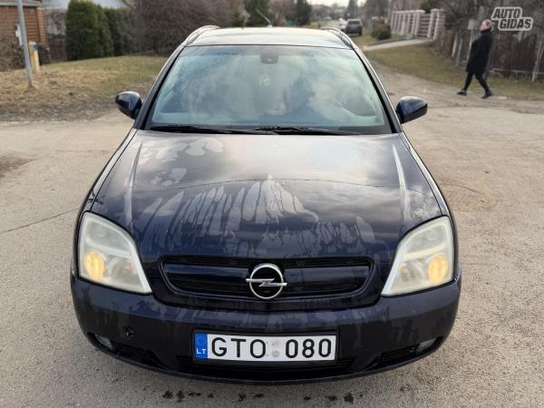 Black Opel Signum 2003 in Kaunas, with an engine capacity of 1.90 L and mileage of 274 thousand km for 650 €, photo 2 on AUTOMOTO.COM.LV