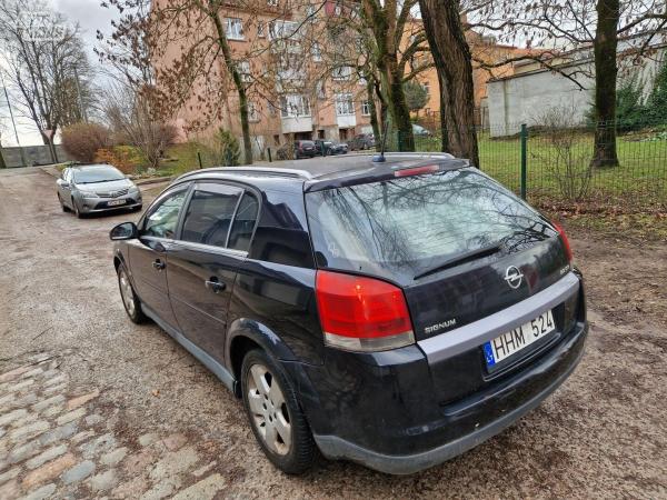 Black Opel Signum 2004 in Klaipeda, with an engine capacity of 2.20 L and mileage of 250 thousand km for 450 €, photo 7 on AUTOMOTO.COM.LV