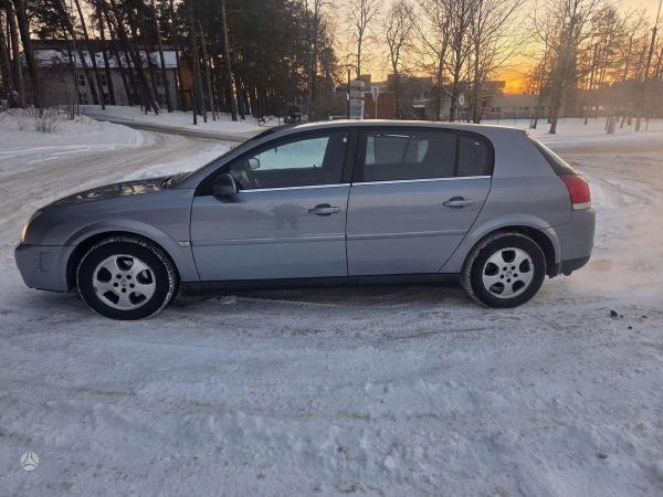 Black Opel Signum 2004 in Prienai, with an engine capacity of 2.20 L and mileage of 324 thousand km for 1300 €, photo 2 on AUTOMOTO.COM.LV