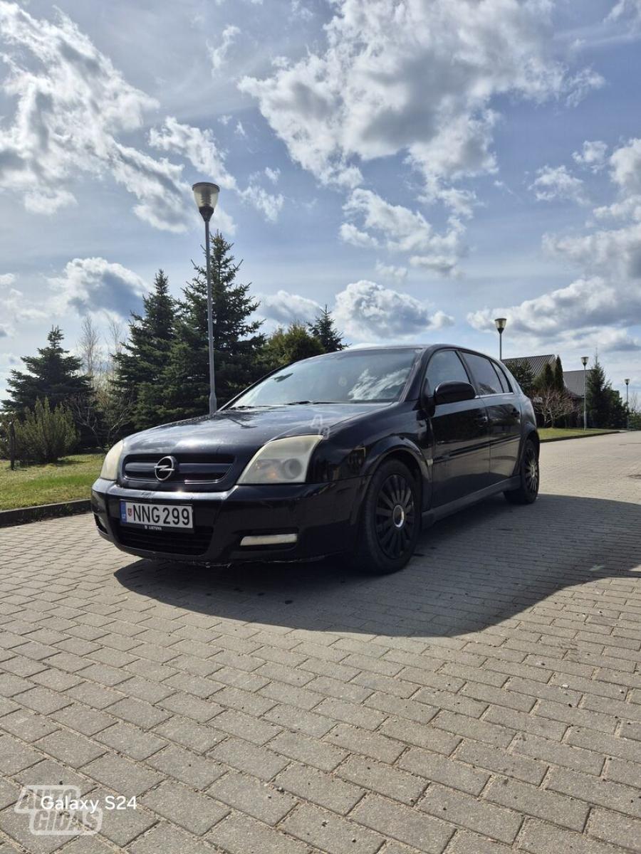Black Opel Signum 2004 in Vilnius, with an engine capacity of 2.20 L and mileage of 30 thousand km for 850 €, photo 1 on AUTOMOTO.COM.LV