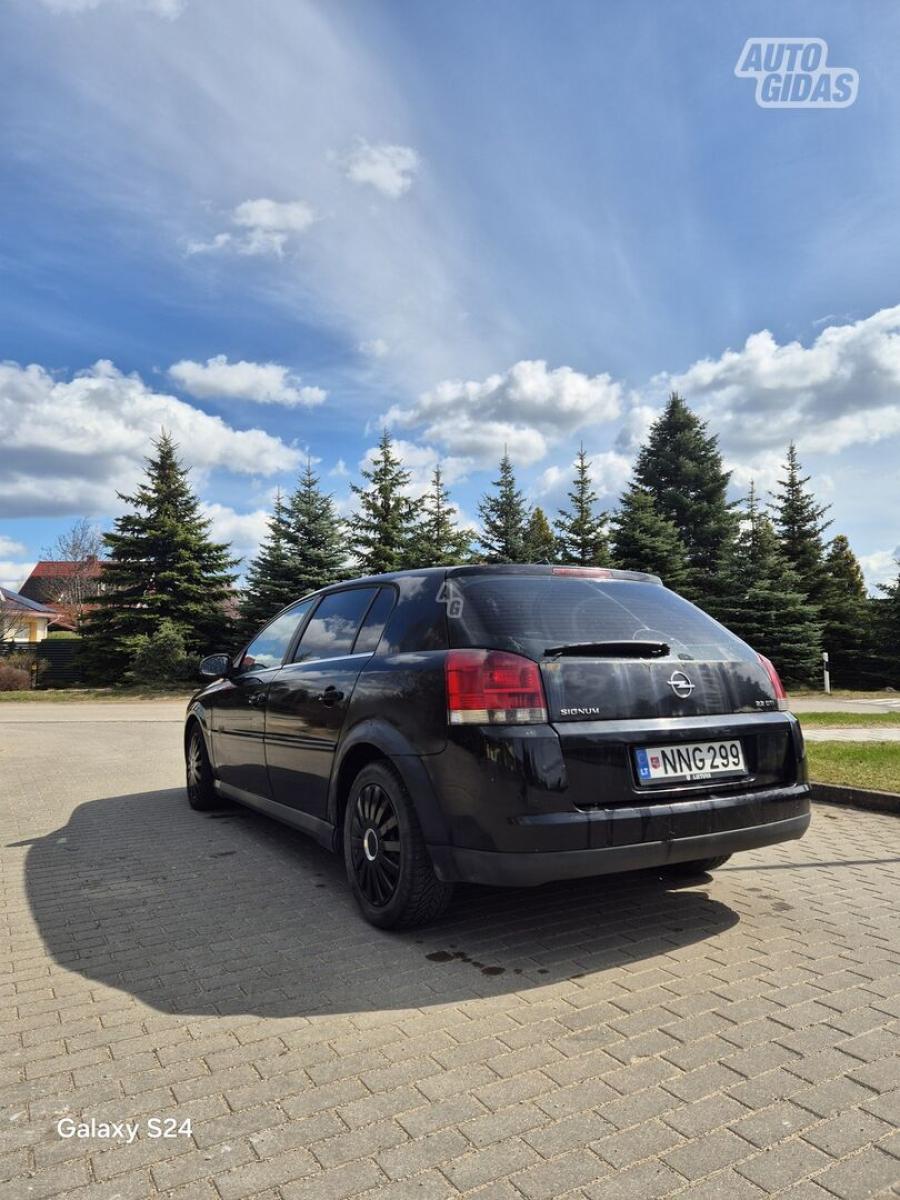 Black Opel Signum 2004 in Vilnius, with an engine capacity of 2.20 L and mileage of 30 thousand km for 850 €, photo 5 on AUTOMOTO.COM.LV