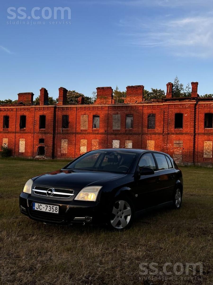 Melns Opel Signum 2004 Liepāja, ar dzinēja tilpumu 2.20 L un nobraukumu 333 tūkst. km par 1350 €, foto 1 vietnē AUTOMOTO.COM.LV