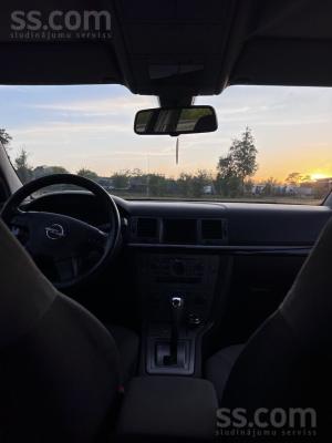 Melns Opel Signum 2004 Liepāja, ar dzinēja tilpumu 2.20 L un nobraukumu 333 tūkst. km par 1350 €, foto 7 vietnē AUTOMOTO.COM.LV