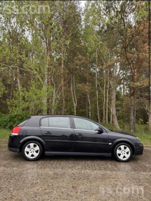 Black Opel Signum 2004 in Liepaja, with an engine capacity of 2.20 L and mileage of 333 thousand km for 500 €, photo 3 on AUTOMOTO.COM.LV