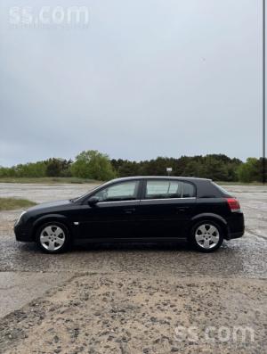 Black Opel Signum 2004 in Liepaja, with an engine capacity of 2.20 L and mileage of 333 thousand km for 500 €, photo 5 on AUTOMOTO.COM.LV