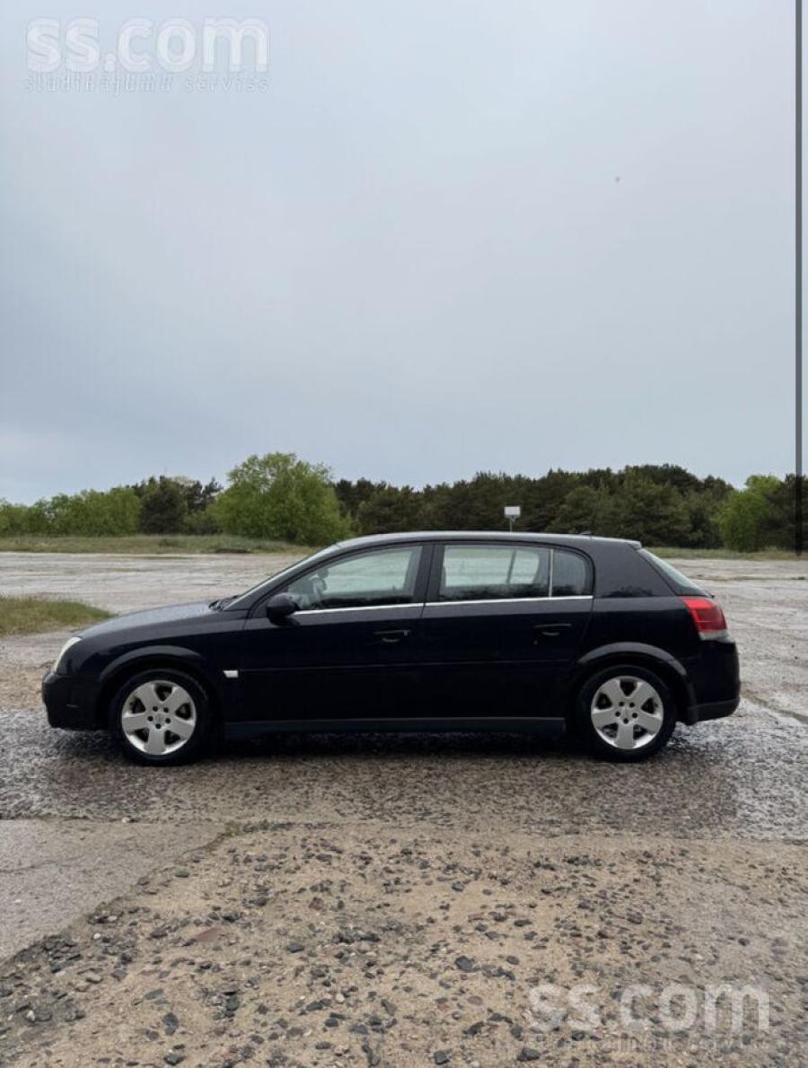 Black Opel Signum 2004 in Liepaja, with an engine capacity of 2.20 L and mileage of 333 thousand km for 500 €, photo 5 on AUTOMOTO.COM.LV