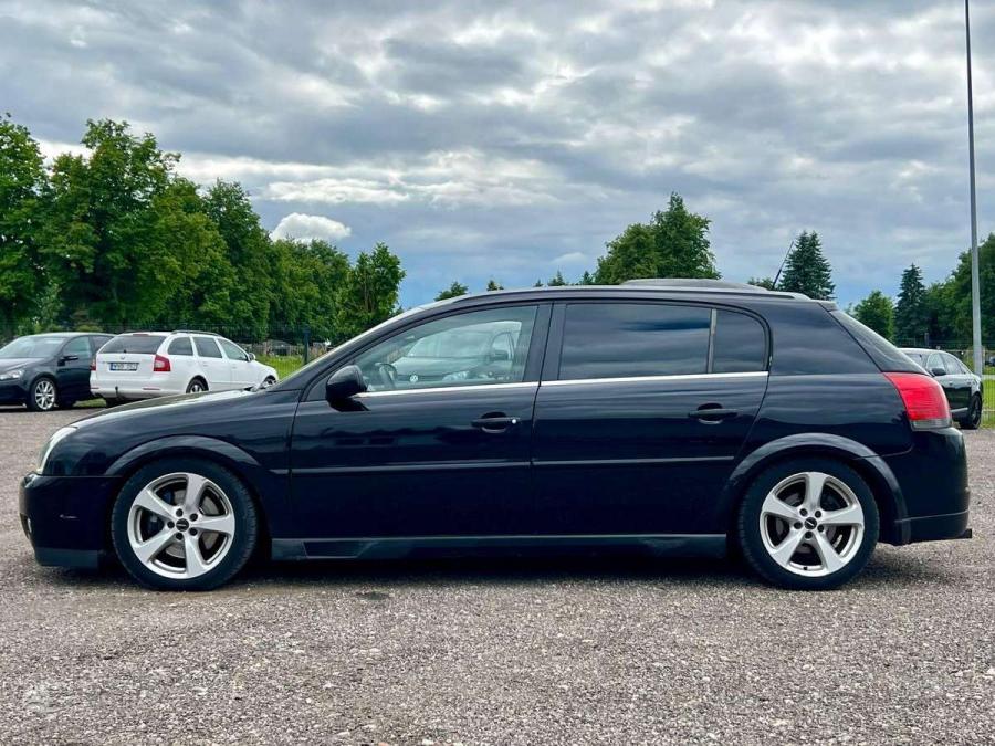 Black Opel Signum 2005 in Panevezys, with an engine capacity of 3.20 L and mileage of 284 thousand km for 900 €, photo 3 on AUTOMOTO.COM.LV