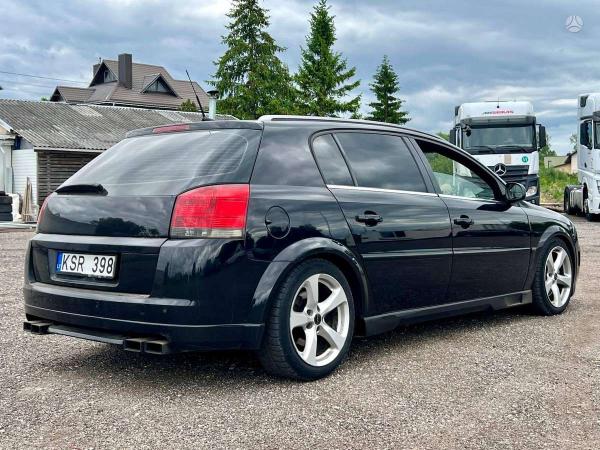 Black Opel Signum 2005 in Panevezys, with an engine capacity of 3.20 L and mileage of 284 thousand km for 900 €, photo 4 on AUTOMOTO.COM.LV