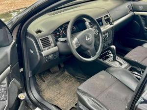 Black Opel Signum 2005 in Panevezys, with an engine capacity of 3.20 L and mileage of 284 thousand km for 900 €, photo 10 on AUTOMOTO.COM.LV