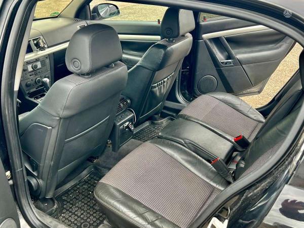 Black Opel Signum 2005 in Panevezys, with an engine capacity of 3.20 L and mileage of 284 thousand km for 900 €, photo 10 on AUTOMOTO.COM.LV