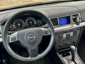 Black Opel Signum 2005 in Panevezys, with an engine capacity of 3.20 L and mileage of 284 thousand km for 900 €, photo 12 on AUTOMOTO.COM.LV