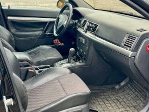 Black Opel Signum 2005 in Panevezys, with an engine capacity of 3.20 L and mileage of 284 thousand km for 900 €, photo 13 on AUTOMOTO.COM.LV