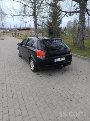 Black Opel Signum 2007 in Gulbene, with an engine capacity of 1.90 L and mileage of 279 thousand km for 2000 €, photo 4 on AUTOMOTO.COM.LV