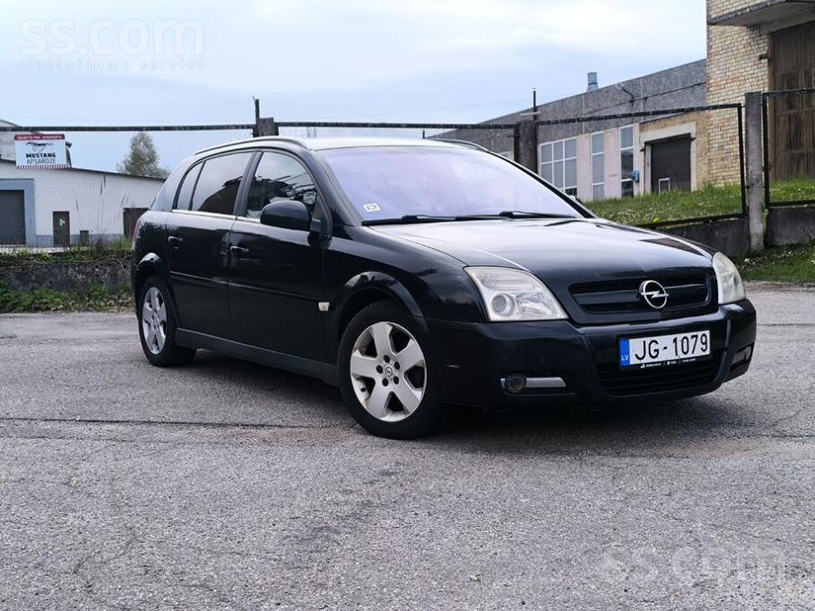 Blue Opel Signum 2004 in Tukums, with an engine capacity of 1.90 L and mileage of 383 thousand km for 1050 €, photo 1 on AUTOMOTO.COM.LV