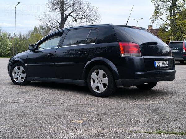 Blue Opel Signum 2004 in Tukums, with an engine capacity of 1.90 L and mileage of 383 thousand km for 1050 €, photo 4 on AUTOMOTO.COM.LV