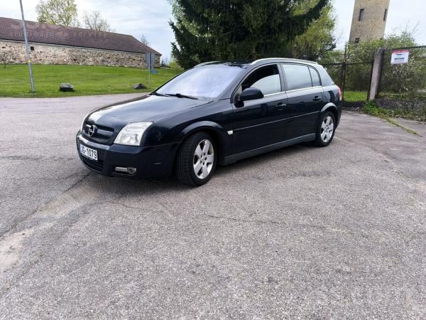 Blue Opel Signum 2004 in Tukums, with an engine capacity of 1.90 L and mileage of 383 thousand km for 1050 €, photo 5 on AUTOMOTO.COM.LV