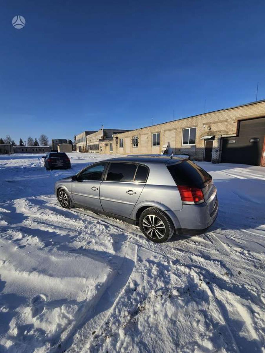 Blue Opel Signum 2004 in Sakiai, with an engine capacity of 1.90 L and mileage of 25 thousand km for 499 €, photo 3 on AUTOMOTO.COM.LV