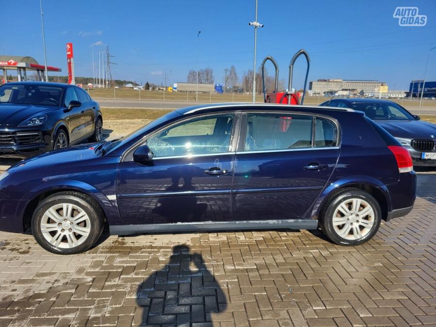 Blue Opel Signum 2004 in Mazeikiai, with an engine capacity of 1.90 L and mileage of 342 thousand km for 850 €, photo 8 on AUTOMOTO.COM.LV