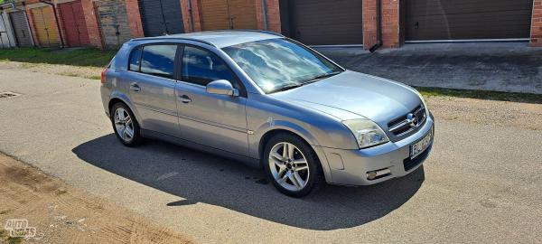 Blue Opel Signum 2005 in Druskininkai, with an engine capacity of 2.20 L and mileage of 211 thousand km for 550 €, photo 1 on AUTOMOTO.COM.LV