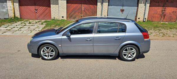 Blue Opel Signum 2005 in Druskininkai, with an engine capacity of 2.20 L and mileage of 211 thousand km for 550 €, photo 5 on AUTOMOTO.COM.LV