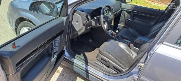 Blue Opel Signum 2005 in Druskininkai, with an engine capacity of 2.20 L and mileage of 211 thousand km for 550 €, photo 9 on AUTOMOTO.COM.LV