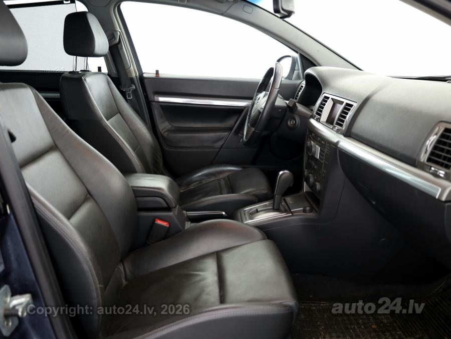 Blue Opel Signum 2006 in Tallinn, with an engine capacity of 3.00 L and mileage of 359 thousand km for 999 €, photo 7 on AUTOMOTO.COM.LV