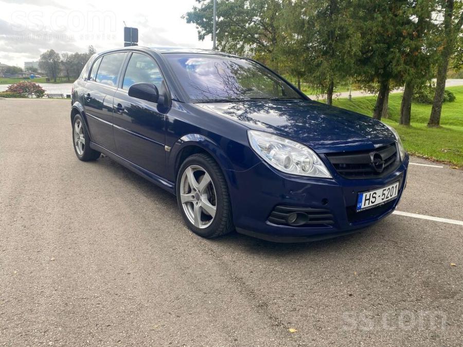 Blue Opel Signum 2006 in Rezekne, with an engine capacity of 3.00 L and mileage of 355 thousand km for 1200 €, photo 5 on AUTOMOTO.COM.LV