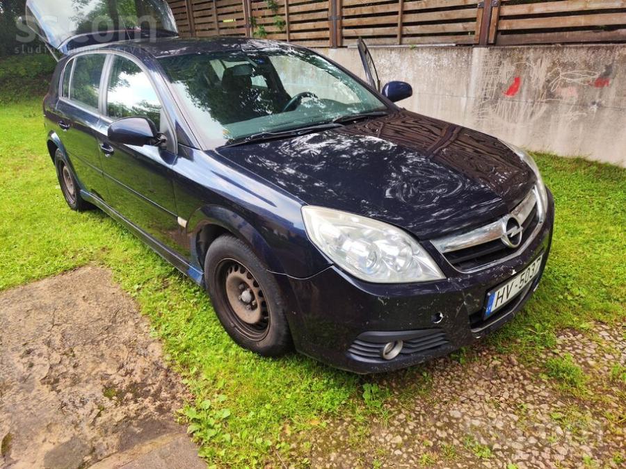 Blue Opel Signum 2006 in Riga, with an engine capacity of 1.90 L and mileage of 320 thousand km for 1200 €, photo 1 on AUTOMOTO.COM.LV