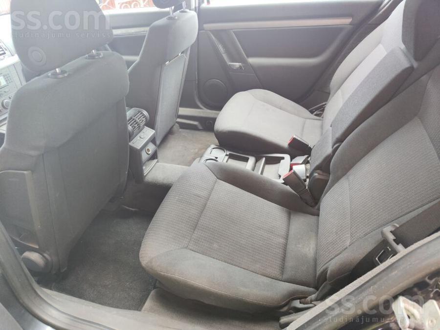 Blue Opel Signum 2006 in Riga, with an engine capacity of 1.90 L and mileage of 320 thousand km for 1200 €, photo 8 on AUTOMOTO.COM.LV
