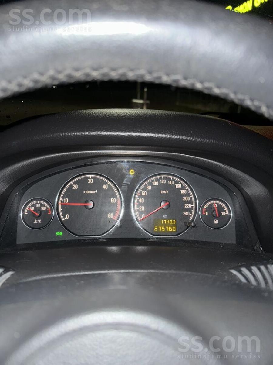 Blue Opel Signum 2006 in Riga, with an engine capacity of 1.90 L and mileage of 276 thousand km for 900 €, photo 6 on AUTOMOTO.COM.LV