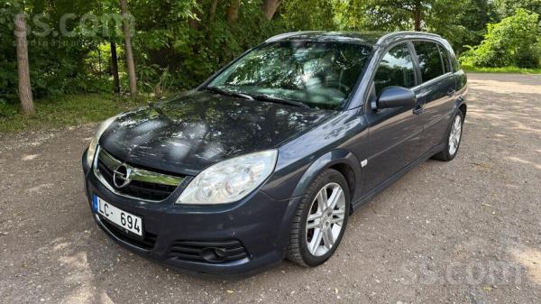 Blue Opel Signum 2007 in Saldus, with an engine capacity of 1.90 L and mileage of 305 thousand km for 1699 €, photo 1 on AUTOMOTO.COM.LV