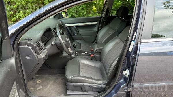 Blue Opel Signum 2007 in Saldus, with an engine capacity of 1.90 L and mileage of 305 thousand km for 1699 €, photo 7 on AUTOMOTO.COM.LV