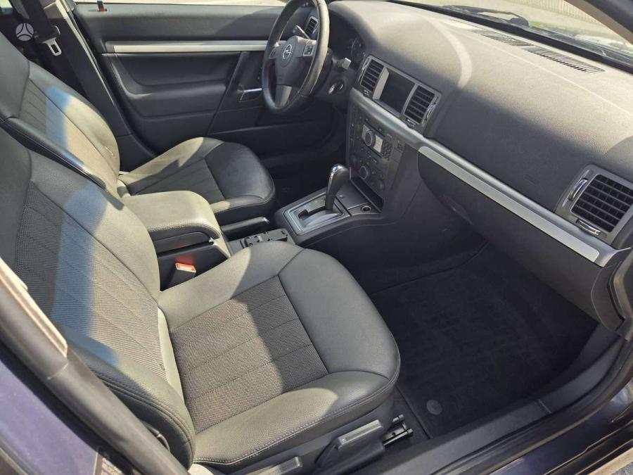 Blue Opel Signum 2008 in Kaisiadorys, with an engine capacity of 1.91 L and mileage of 237 thousand km for 2350 €, photo 13 on AUTOMOTO.COM.LV