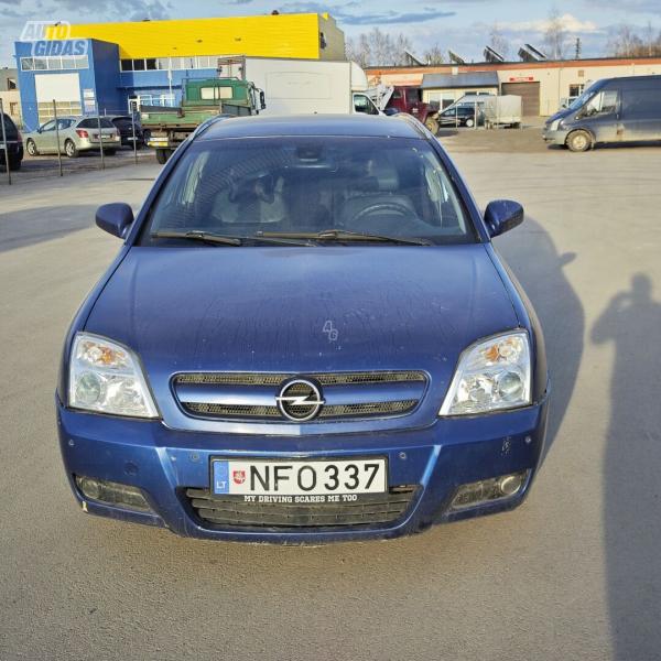 Blue Opel Signum 2003 in Plunge, with an engine capacity of 2.20 L and mileage of 300 thousand km for 730 €, photo 3 on AUTOMOTO.COM.LV