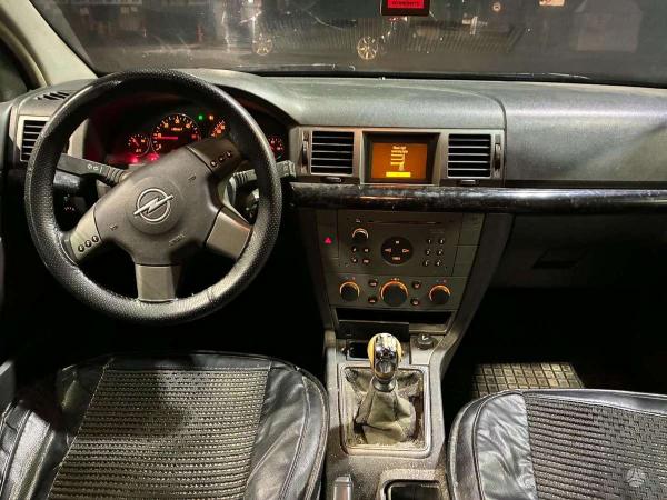 Blue Opel Signum 2004 in Vilnius, with an engine capacity of 1.91 L and mileage of 250 thousand km for 450 €, photo 8 on AUTOMOTO.COM.LV