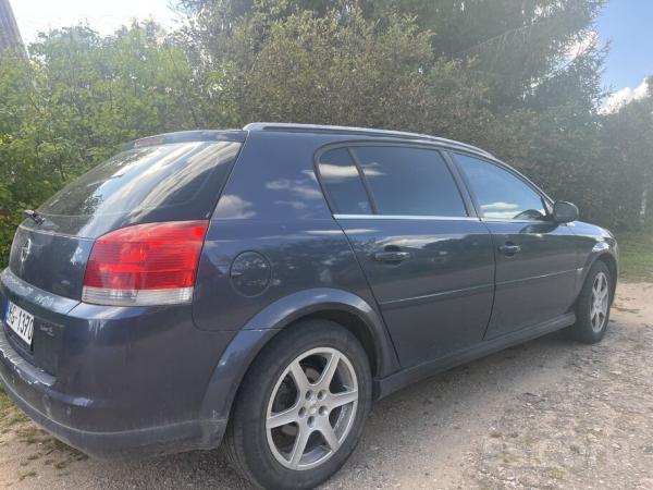 Green Opel Signum 2005 in Gulbene, with an engine capacity of 1.90 L and mileage of 378 thousand km for 1390 €, photo 4 on AUTOMOTO.COM.LV