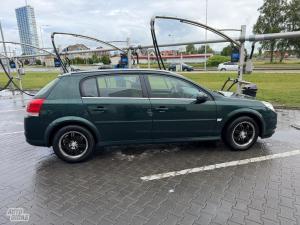 Green Opel Signum 2006 in Klaipeda, with an engine capacity of 1.90 L and mileage of 250 thousand km for 1300 €, photo  on AUTOMOTO.COM.LV