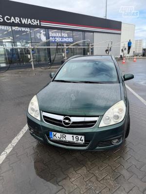 Green Opel Signum 2006 in Klaipeda, with an engine capacity of 1.90 L and mileage of 250 thousand km for 1300 €, photo 3 on AUTOMOTO.COM.LV
