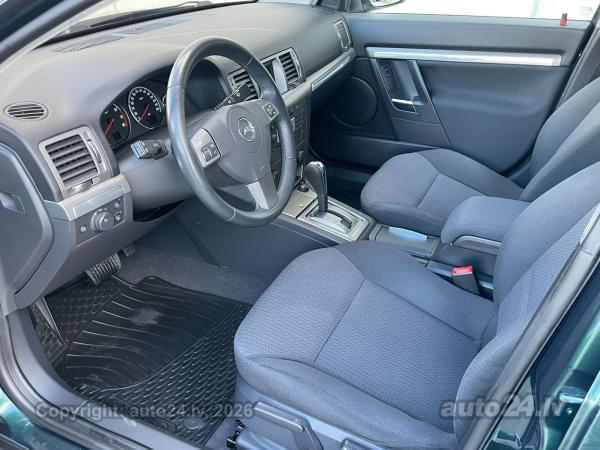 Green Opel Signum 2007 in Tartu, with an engine capacity of 2.20 L and mileage of 129 thousand km for 3950 €, photo 9 on AUTOMOTO.COM.LV