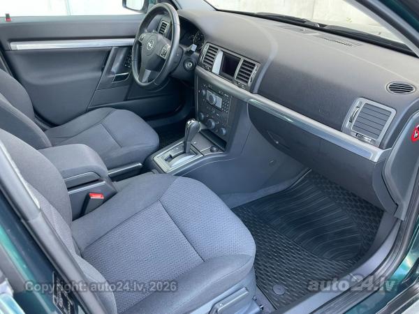 Green Opel Signum 2007 in Tartu, with an engine capacity of 2.20 L and mileage of 129 thousand km for 3950 €, photo 10 on AUTOMOTO.COM.LV