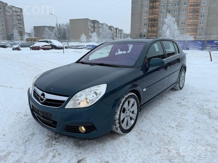 Green Opel Signum 2008 in Bauska, with an engine capacity of 1.90 L and mileage of 151 thousand km for 2450 €, photo 1 on AUTOMOTO.COM.LV