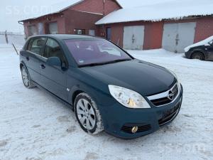 Green Opel Signum 2008 in Bauska, with an engine capacity of 1.90 L and mileage of 151 thousand km for 2450 €, photo 3 on AUTOMOTO.COM.LV