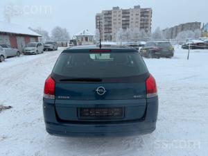 Green Opel Signum 2008 in Bauska, with an engine capacity of 1.90 L and mileage of 151 thousand km for 2450 €, photo 5 on AUTOMOTO.COM.LV