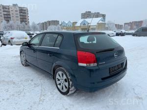Green Opel Signum 2008 in Bauska, with an engine capacity of 1.90 L and mileage of 151 thousand km for 2450 €, photo 6 on AUTOMOTO.COM.LV