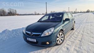 Green Opel Signum 2008 in Bauska, with an engine capacity of 1.90 L and mileage of 151 thousand km for 2450 €, photo 10 on AUTOMOTO.COM.LV
