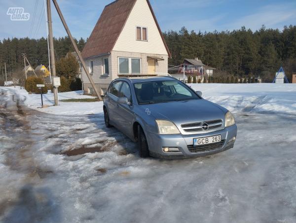 Grey Opel Signum 2003 in Alytus, with an engine capacity of 2.20 L and mileage of 431 thousand km for 850 €, photo 1 on AUTOMOTO.COM.LV