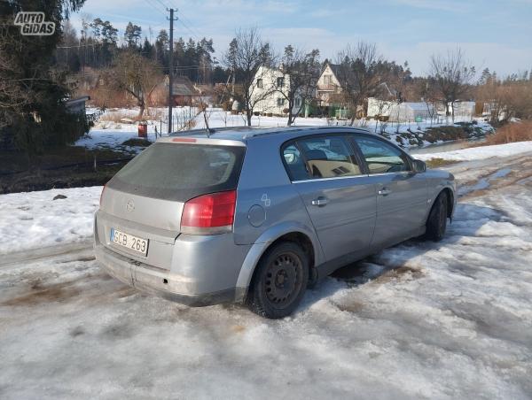Grey Opel Signum 2003 in Alytus, with an engine capacity of 2.20 L and mileage of 431 thousand km for 850 €, photo 3 on AUTOMOTO.COM.LV