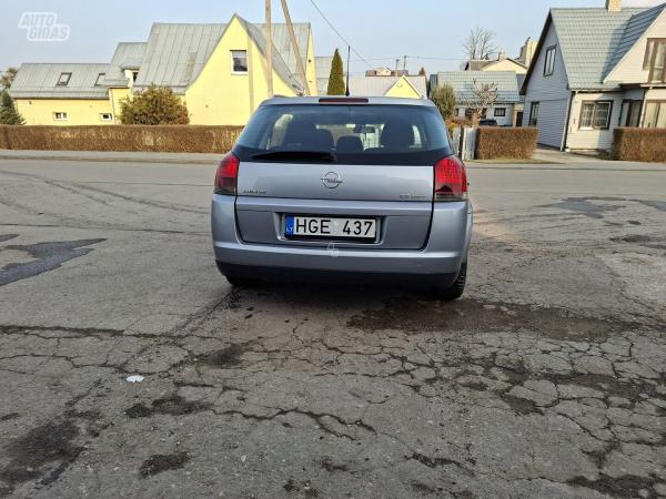 Grey Opel Signum 2003 in Alytus, with an engine capacity of 2.20 L and mileage of 378 thousand km for 400 €, photo 4 on AUTOMOTO.COM.LV