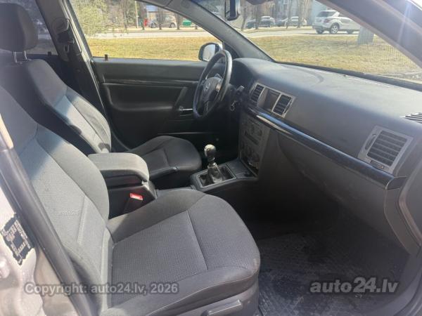 Grey Opel Signum 2003 in Tallinn, with an engine capacity of 2.20 L and mileage of 375 thousand km for 1200 €, photo 5 on AUTOMOTO.COM.LV